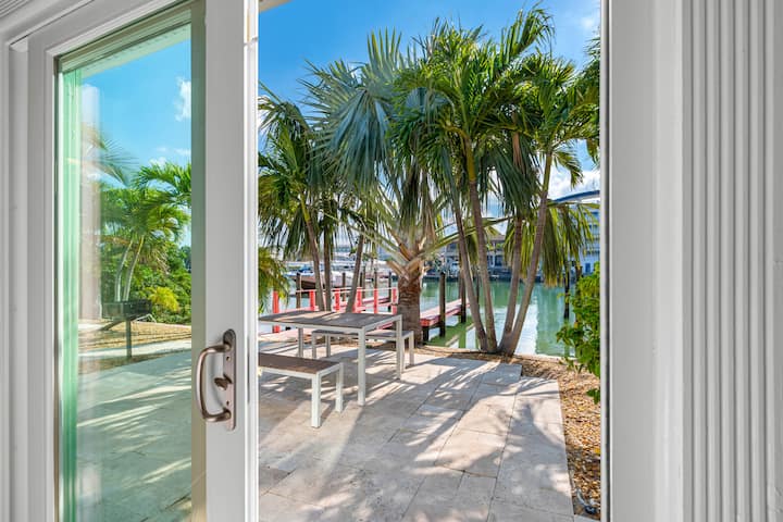 Seaside Serenity~3 Min To Beach - Clearwater Beach, FL