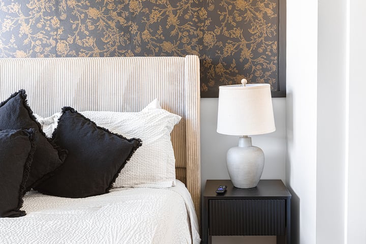 The Fleming: Elegant • Spacious • Private Patio - Waltham, MA