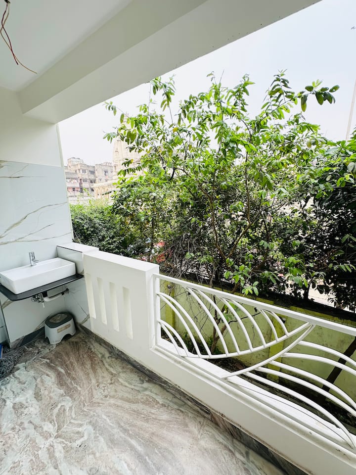 The Monk Dble:2bhk Ultra Premium - Howrah