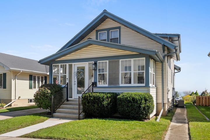 3-bdr Steps Away From Lake Mi - Manitowoc, WI