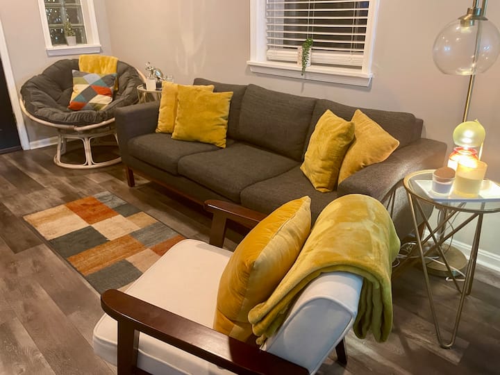 Charming Home Away From Home! - Baltimore, MD