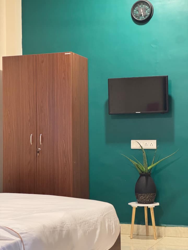 Exclusive Escape Spread Over 3 Acres Of Greenery. - Alibag
