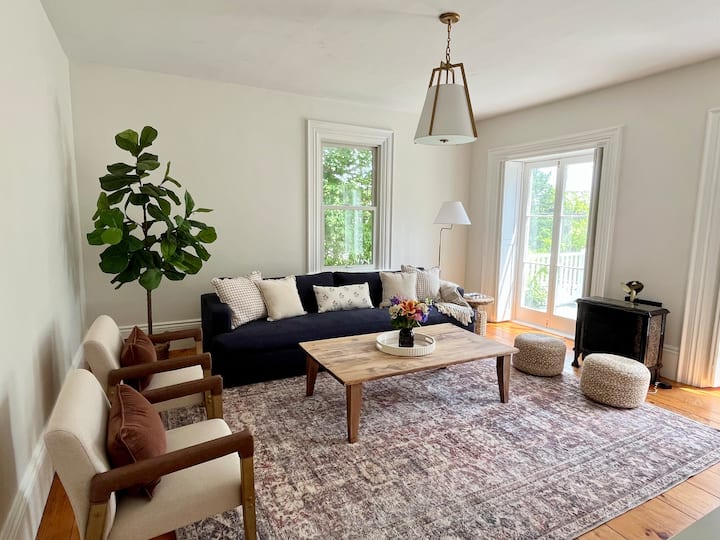 Coastal 4br Farmhouse W/water Views,walk To Town - Damariscotta, ME