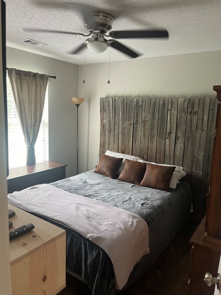 Cozy Stay Minutes From Stadium - Tuscaloosa, AL