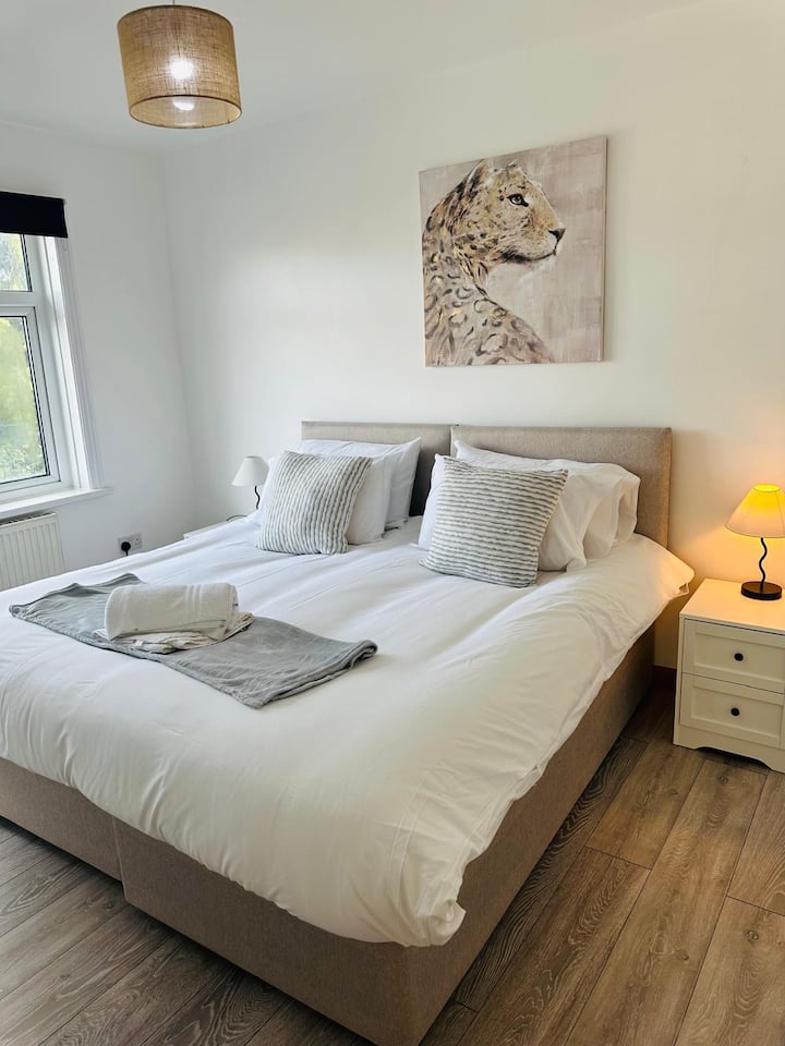 Spacious Four Bed With Free Parking Near Centre - Southampton