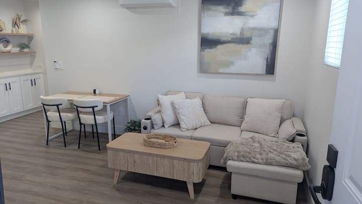 New! Private 1bd With On-site Parking - Los Angeles, CA