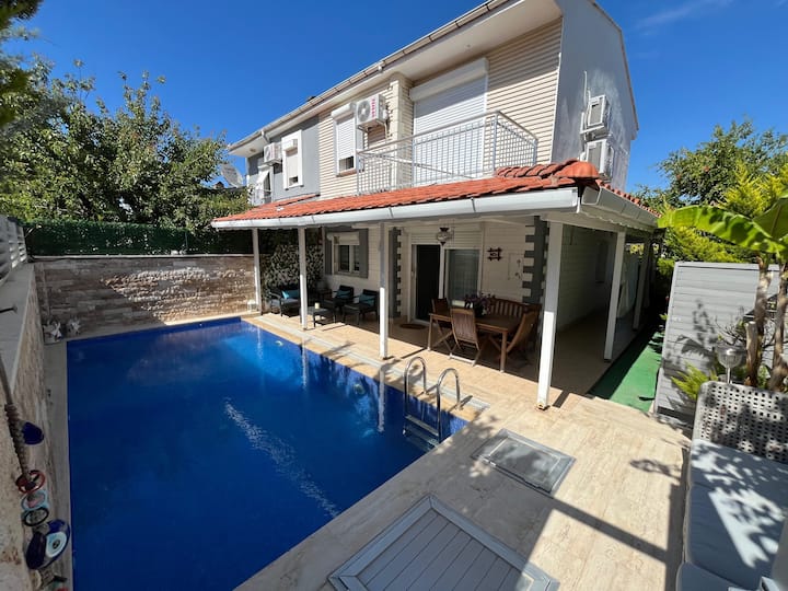 Alacatı Da 3+1 Havuzlu Villa - Alaçatı