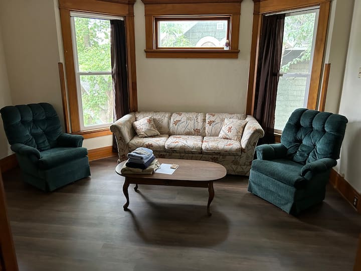 Entire 3 Bedroom Condo - Oshkosh, WI