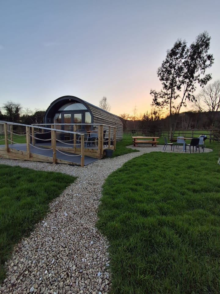 Sweet & Dreamy Damson Pod  -  3trees Glamping - Wirksworth