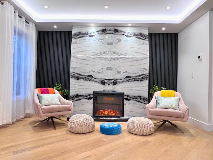 Prime Location W/ Parking, 10 Min To Lga & Subway - 紐約, NY