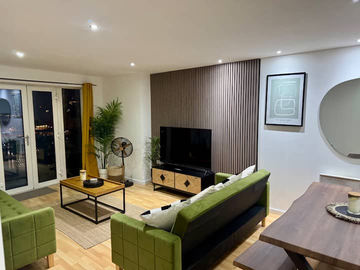 Modern Birmingham City Centre Apt | Sleeps 6 - Villa Park