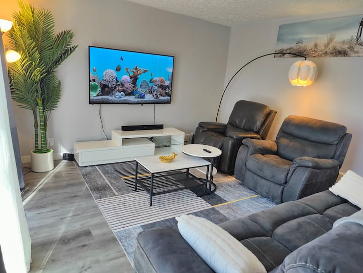 Elegant Modern Bungalow House 10 Mn From Downtown - Calgary