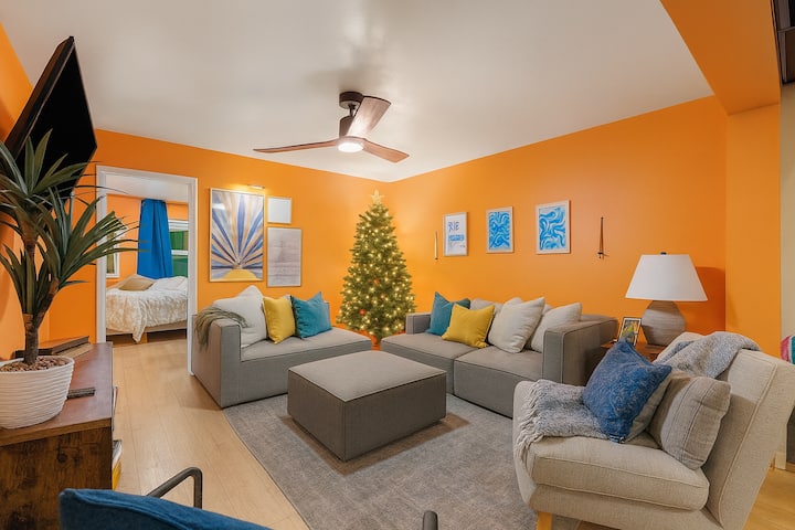 Family Fun- Garage: King Beds, Fire Pit, Sleep 19 - Tijuana