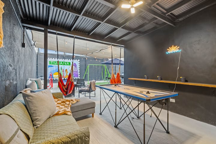 Cozy Fam | Garage- King Beds + Fire Pit + Sleep 19 - Tijuana