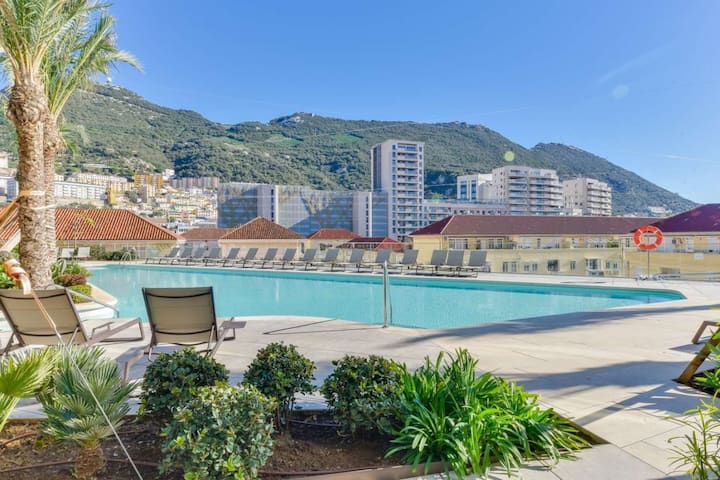 15th Floor Pool Retreat - Gibraltar