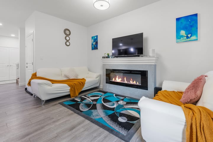 Modern 3br| Home|edmonton| Near By Airport|sw - Edmonton, Canada