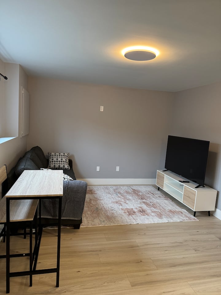 Spacious Two Bedroom Apartment - Paradise