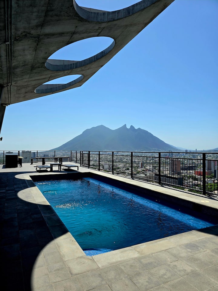 Modern Loft W/ Rooftop Pool & Skyline View - Monterrey