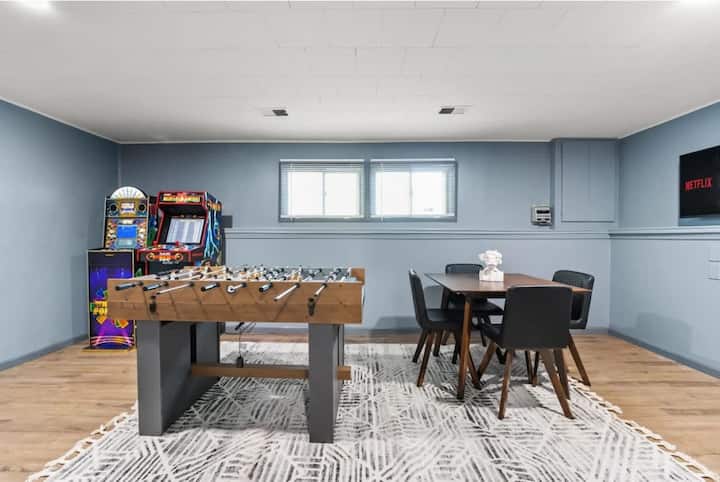 King Bed + Wifi + Game Room +Music Room - Bolingbrook, IL