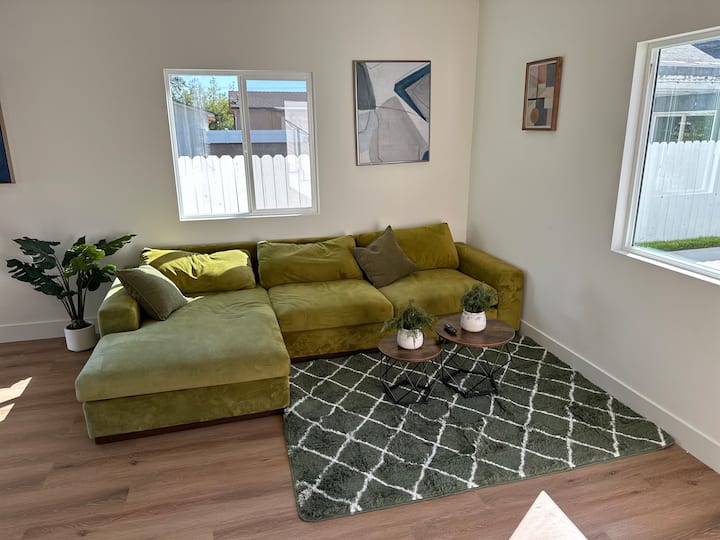 Beautiful Newly Built Apartment! - Burbank, CA