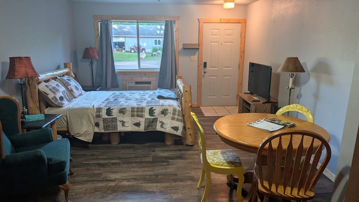 Trap N' Fish Motel Room 9 - Winter, WI