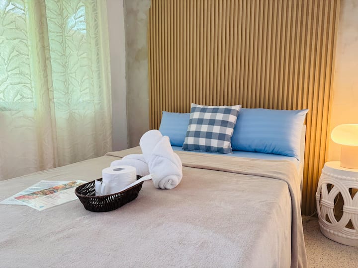 Room For 2 W/ Beachfront Access - Mati