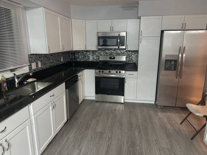 3 Bedrooms, 5beds, 2 Bathrooms - Towson, MD