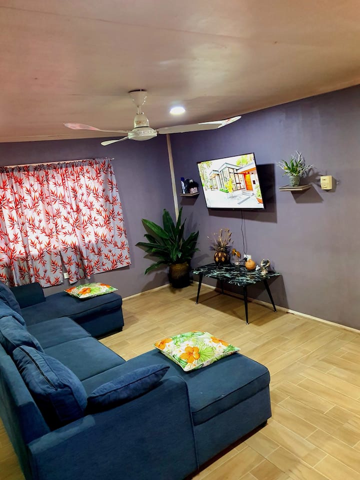 Lae Transit Home 
"Where Every Guests Is Family" - Papúa Nueva Guinea