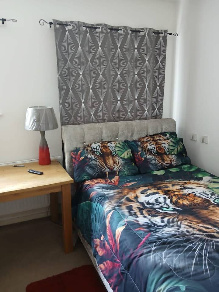 Double Bed In Birmingham - Birmingham
