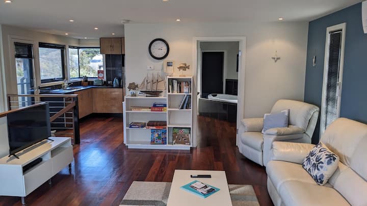 Ocean Breeze Townhouse: Close To All! - Great Ocean Road