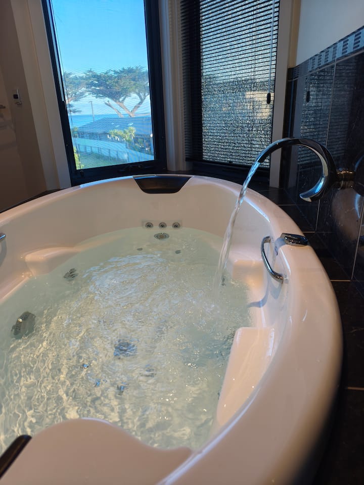 Ocean Breeze Townhouse: Close To All! - Apollo Bay