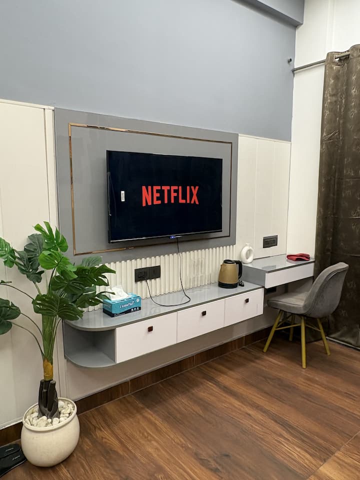 The Oasis By Aura Studios | 14th Floor- City View - Ghaziabad