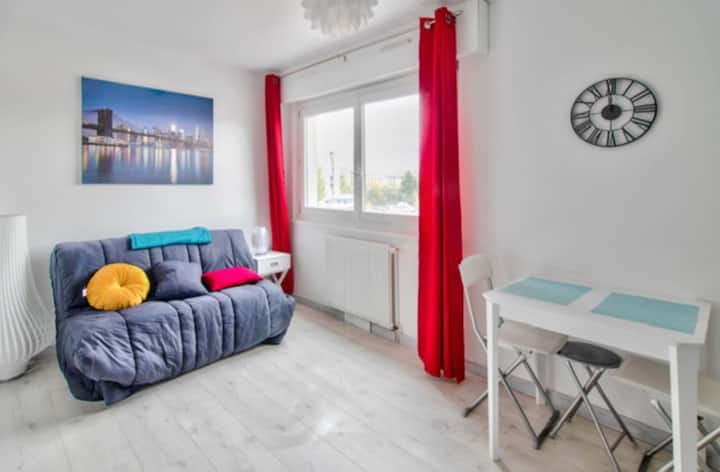 Studio Cosy Avec Vue Imprenable, Parking Gratuit - Annemasse
