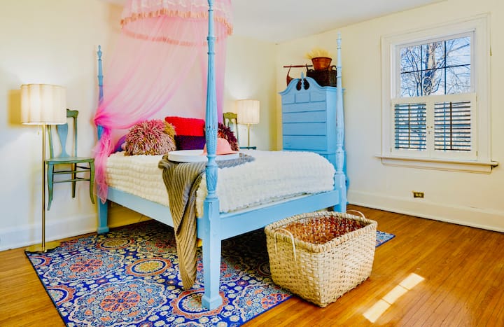 The Good Knight Inn - Starry Knight W/shared Bath - Paducah, KY