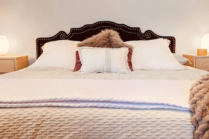 The Good Knight Inn -Knight Fall W/shared Bath - Paducah, KY