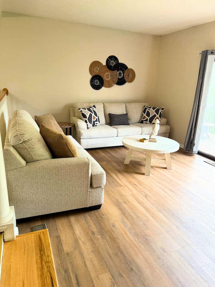 Cozy 2 Bdrm Condo, The Perfect Home Away From Home - West Hartford Reservoir