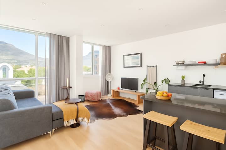 City Centre 1br Gem • Rooftop Pool & Views Wi-fi - Cape Town