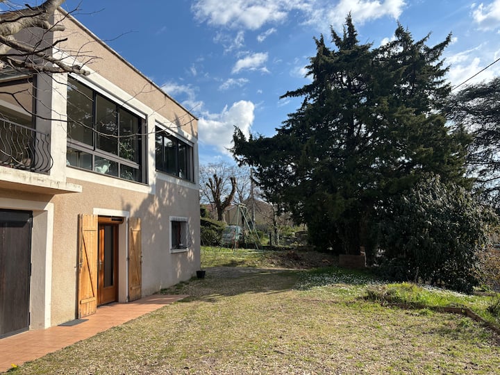 Suite Indépendante Dans Une Maison - Massieux