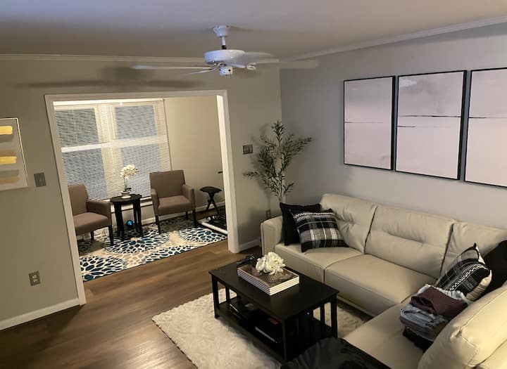 Cute Downtown Leesburg Condo - Leesburg, VA