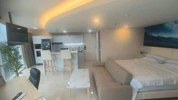 Panoramic View Apartment 16 (No Subleasing) - Semarang