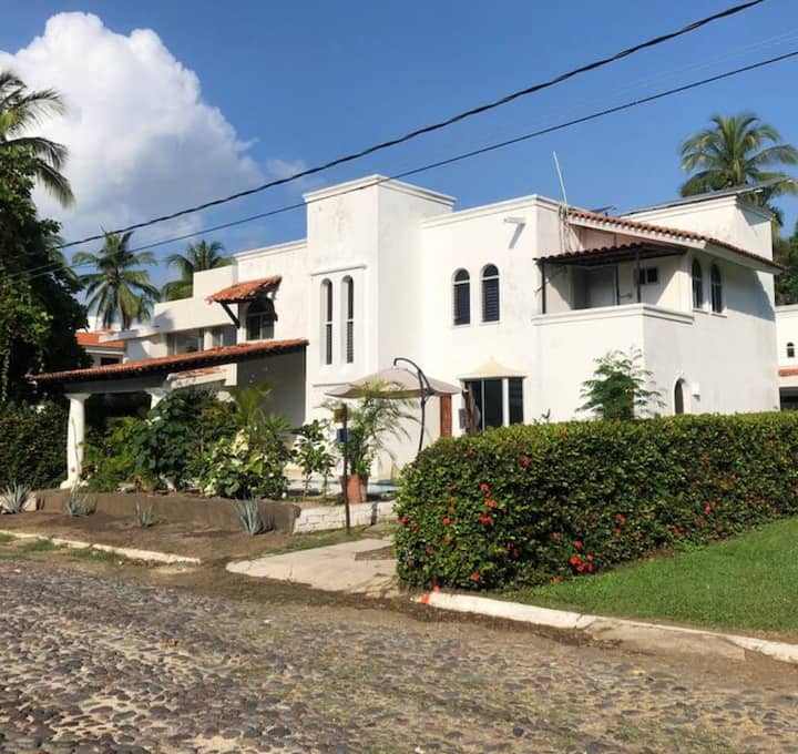 Alberca, 4 Habitaciones, 11 Camas - Manzanillo