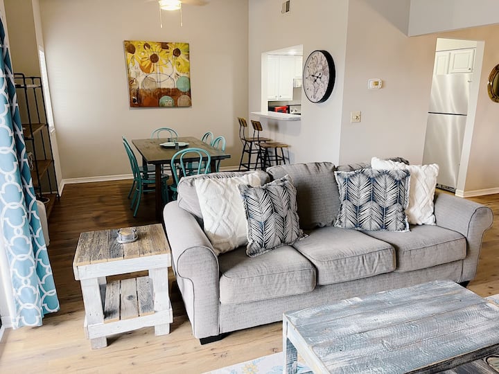 New Listing! - Close To Beach ~ Updated Townhome - Fernandina Beach, FL