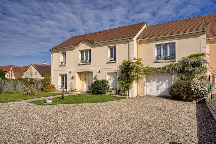 Maison Spacieuse 6pers/3ch - Thoiry Versailles - Montfort-l'Amaury