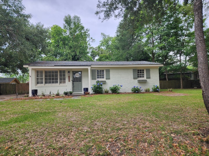 James Island Home Close To Downtown & Folly Beach - Folly Beach, SC