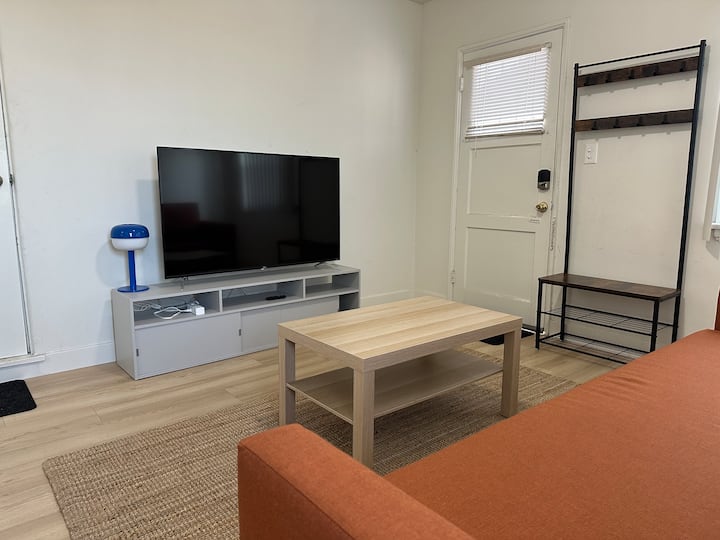 Cozy Unit With Beautiful La City View - Los Angeles, CA