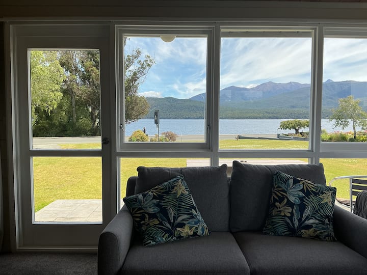 Chalet On The Lake - Te Anau
