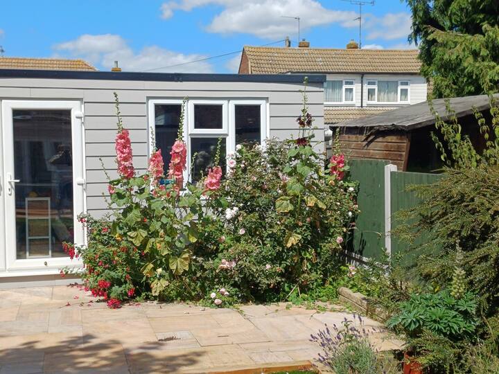 Bungalow In Westcliff-on-sea - Southend-on-Sea