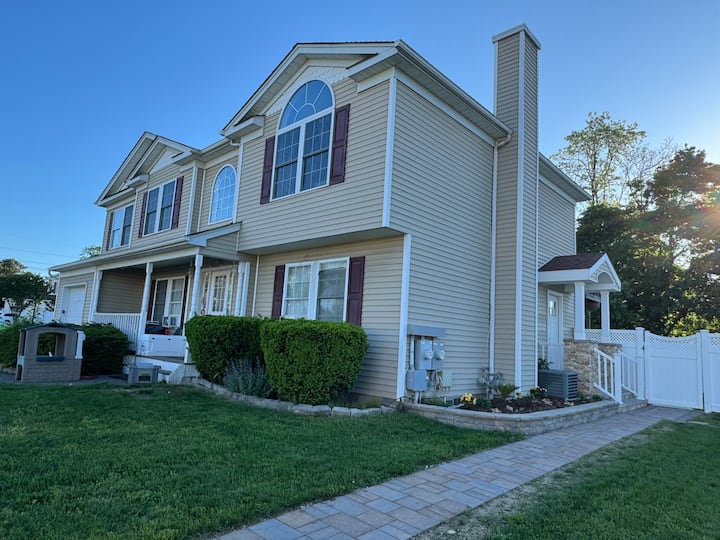 Apartment In Bay Shore, New York - Fire Island, NY