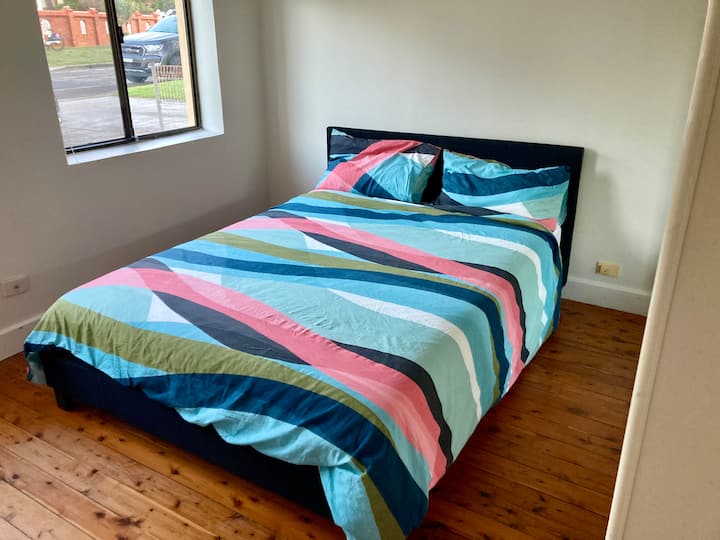 Queen Bedroom By The Beach - Sydney