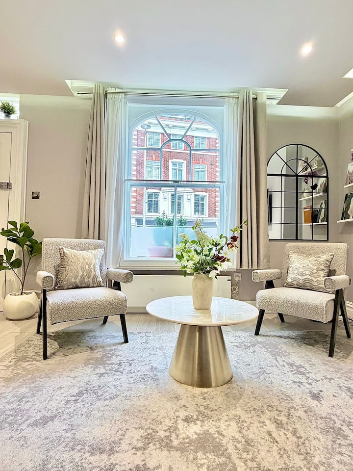 Central Chelsea 2br Townhouse On Kings Road - Waterloo, ON, Canada